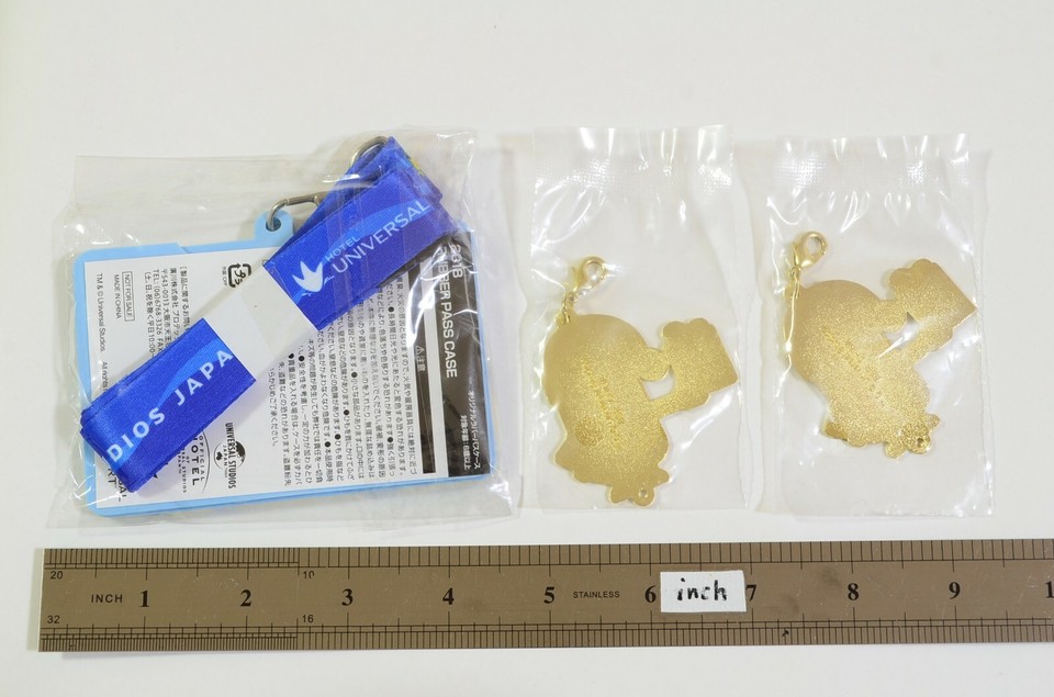 USJ Minion Set Rubber Pass case, Metal Keychain Universal Studios Japan ...