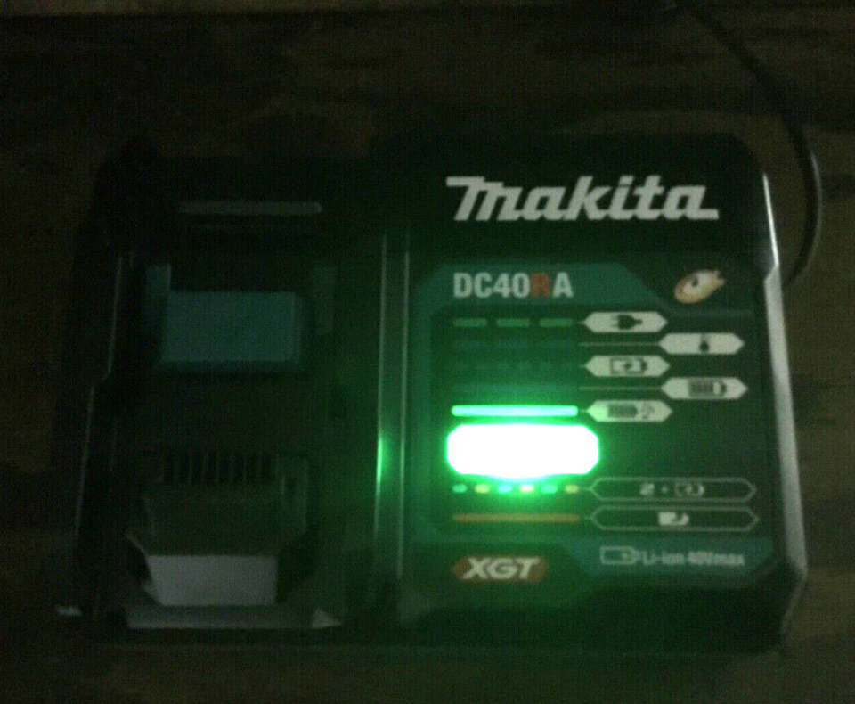 Makita DC40RA 40V Max XGT Lithium Ion Battery Charger Optimum Rapid ...