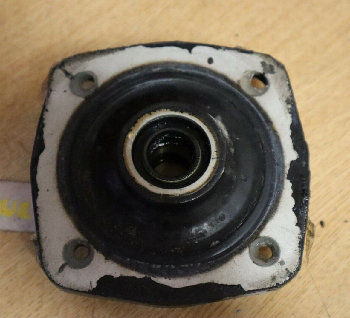 96 KAWASAKI ZXI 1100 DRIVE SHAFT BEARING HOUSING HOLDER 96 KAWASAKI ZXI 1100 DRIVE SHAFT BEARING HOUSING HOLDER