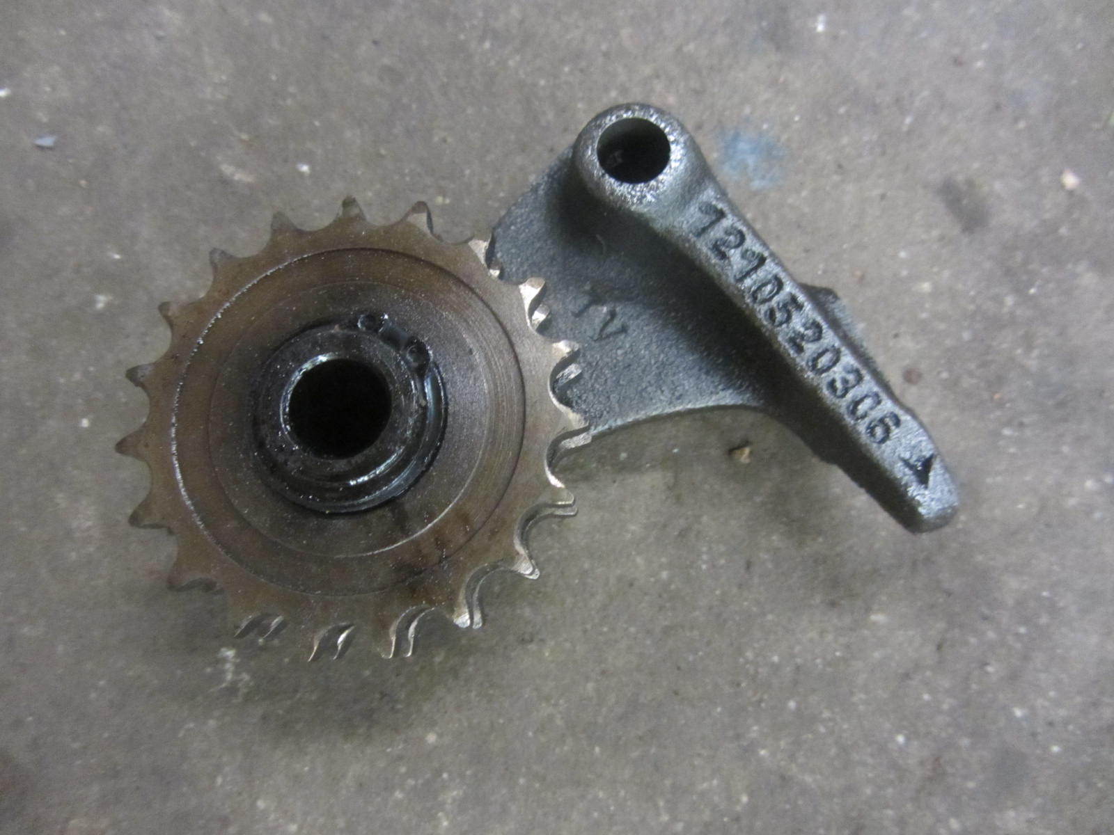 Mercedes W114 W115 230 250 OEM Timing Chain Tensioner Gear 1210520306 ...