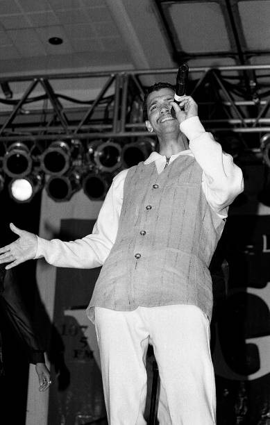 Singer El DeBarge performs at the Hyatt Hotel in Chicago Illinois - Old ...