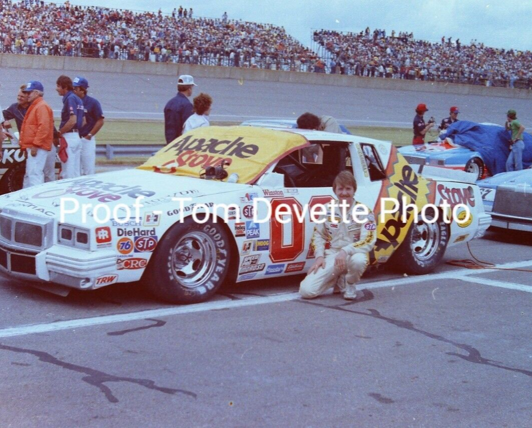8X10 PHOTO #886-13; JUN 1982, MARK MARTIN, MICHIGAN, NASCAR, APACHE ...