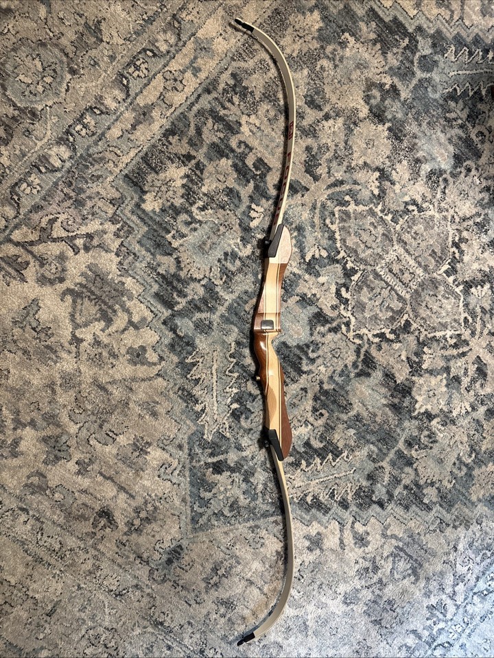 Fuse Focus Recurve Bow #28 , 66" Right Handed With Case And 12 Arrows ...