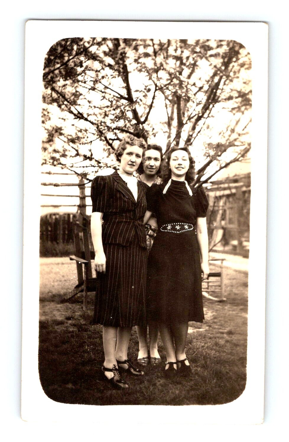 Vintage Photo Pretty Young Woman With Her Mom 1940's Fashion Found Art ...
