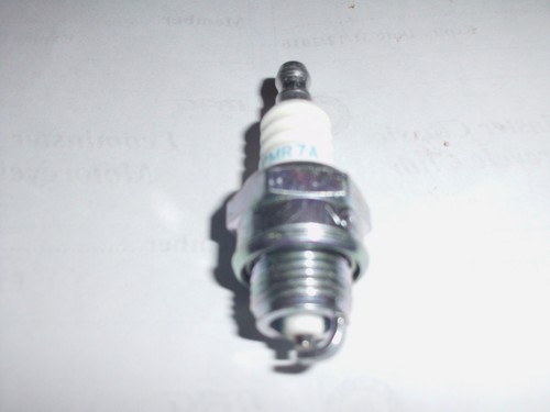 2 x NGK Spark Plugs B2LM Briggs & Stratton Mountfield Emblem Lawnmowers ...