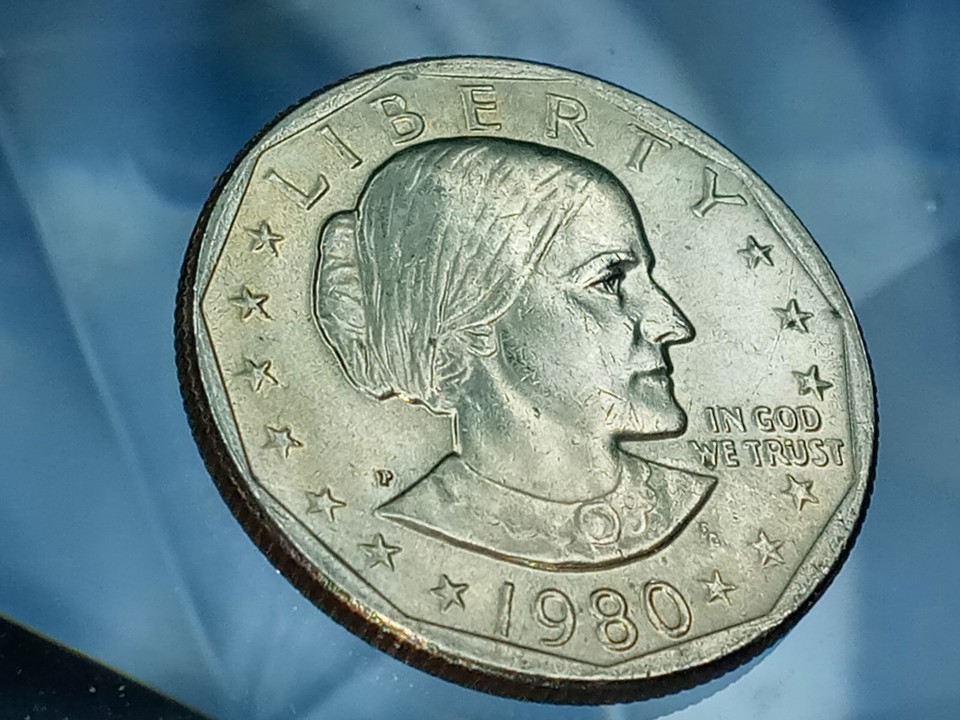 SUSAN B ANTHONY TWO COLOR COIN (THE FRONT LOOKS SILVER BUT THE BACK ...