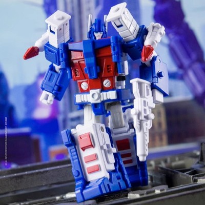 Mr.Wu DW-E23T TACTICAL COMMANDER Ultra Magnus Mini Transformable Action ...