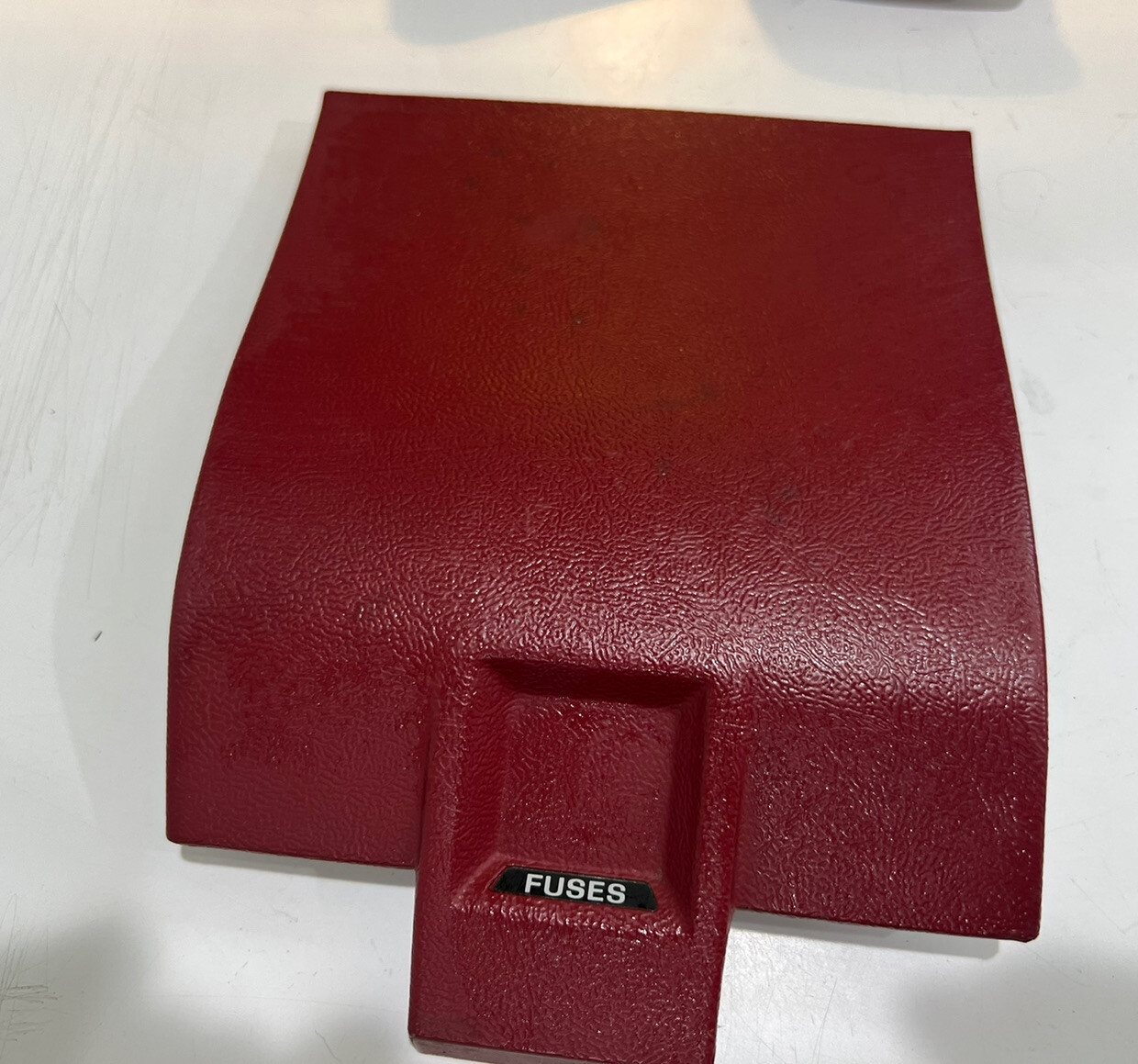 1987-1989 MUSTANG GT FUES BOX COVER OEM RED GT E7ZB-61045D64-AWA ...