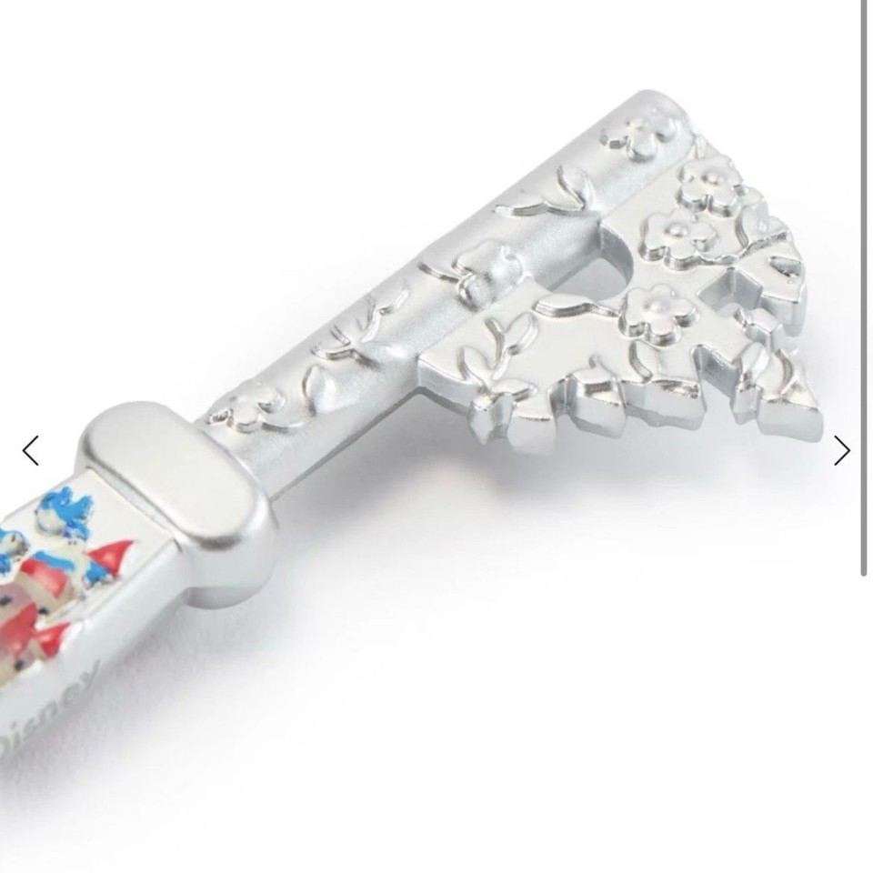 Snow White Collectible Key, Snow White and the Seven Dwarfs, 1 of 12 ...