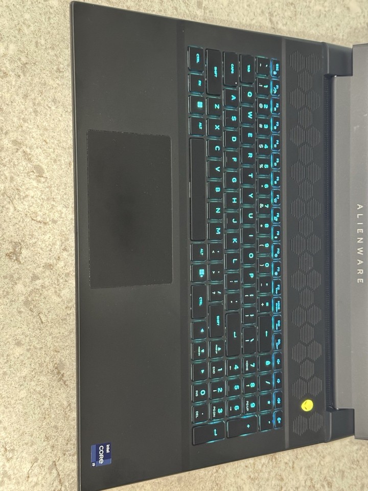 Alienware M18 R1, i9-13980HX, 64GB DDR5, 4TB SSD, RTX 4090, Win 11 Pro ...