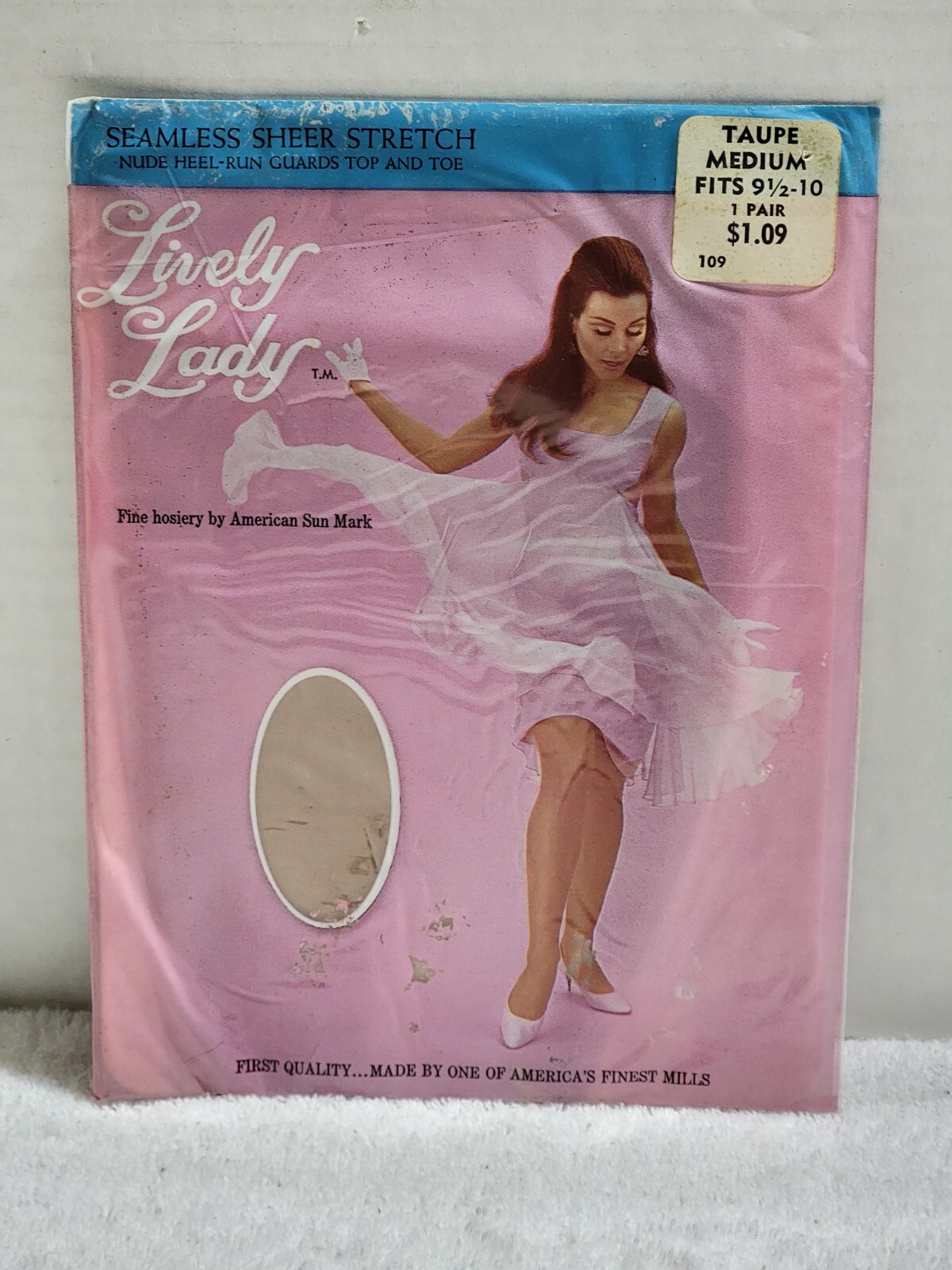 LIVELY LADY VINTAGE NYLON STOCKINGS SIZE 9.5-10 MEDIU… - Gem