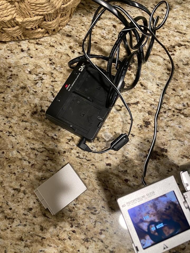 JVC Cybercam minidv camcorder GR-DVM70 w/ AC Battery Eliminator AA-V50 ...