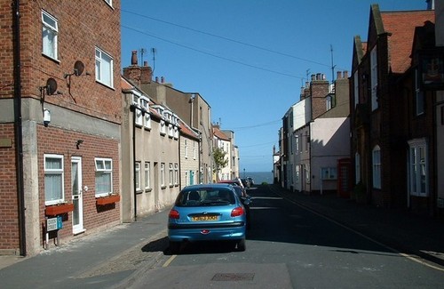 Photo 6x4 Queen Street Filey Filey c2004 | eBay