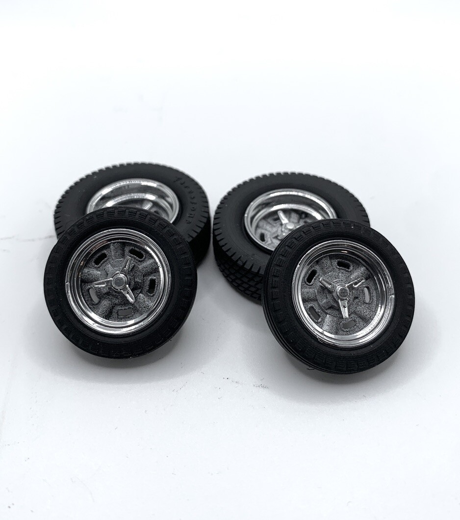 1:18 17” Halibrand Sprint Style wheels with chrome hoops and knock offs ...