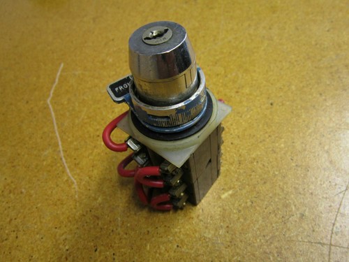 Square D 9001 KA-1 Ser B Locking Switch With Four Contact Blocks No Key ...