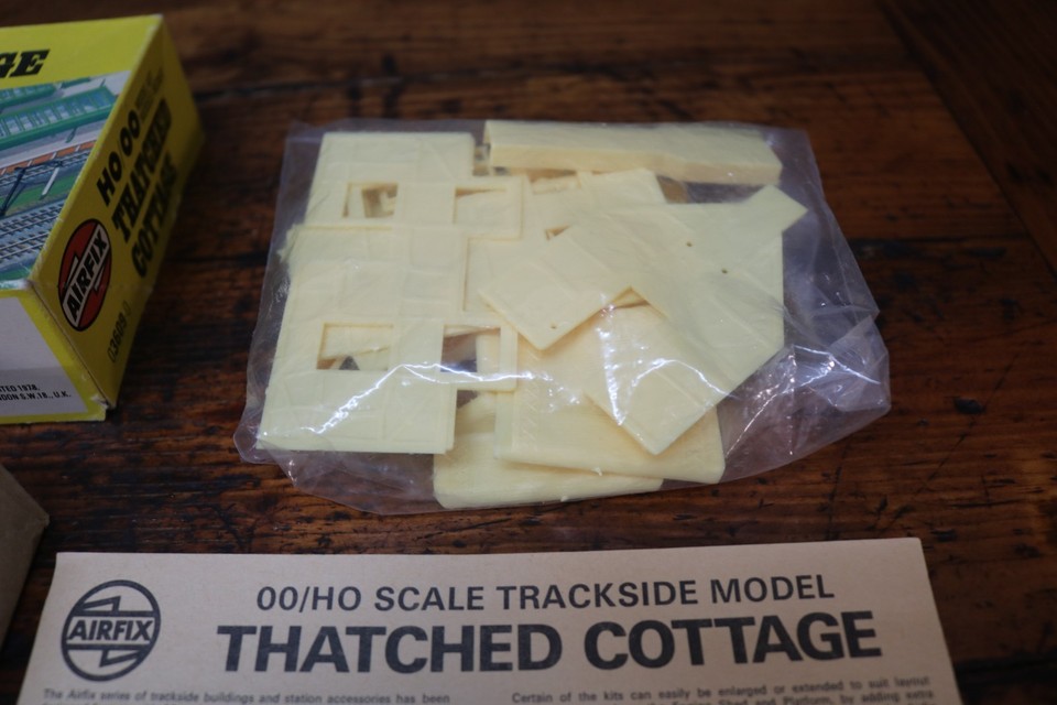 Airfix Thatched Cottage HO/OO Scale Model Railway Vintage 1978 Boxed ...