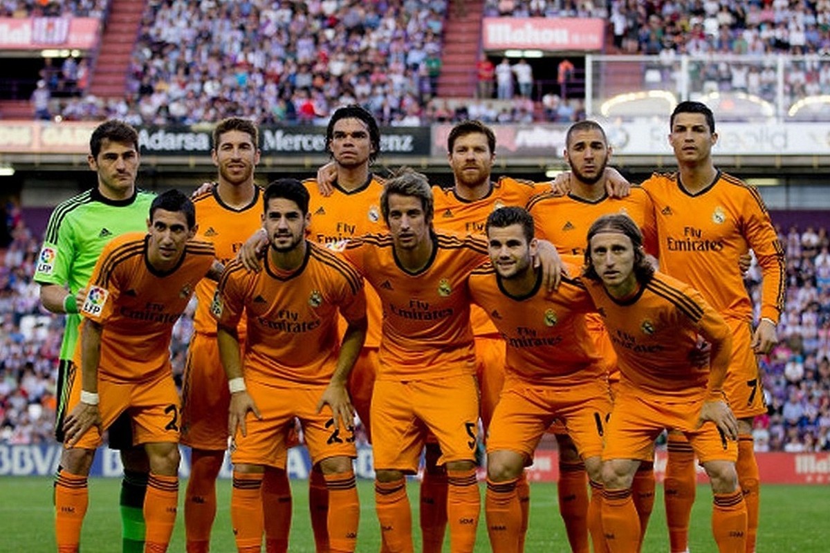Real Madrid Logo Wallpaper Hd 2014 Real Madrid Logo Football Club