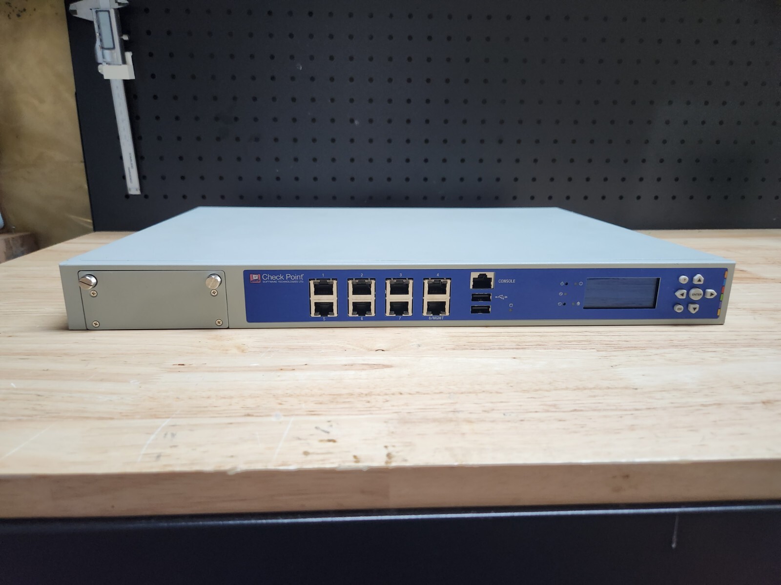 CHECKPOINT 4600 T-160 FIREWALL NETWORK SECURITY GATEWAY - No Rack ears ...