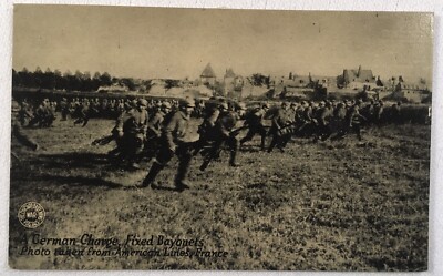 Original WW1 POSTCARD Photo A GERMAN Troop CHARGE With FIXED BAYONETS ...