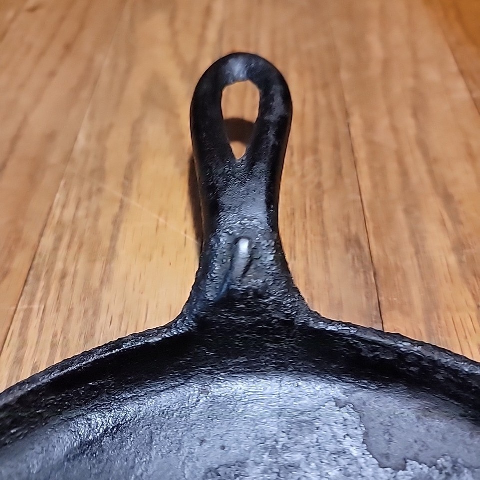 Antique 1800's #7 Cast Iron Griddle Skillet Semi Fancy Handle Gate ...