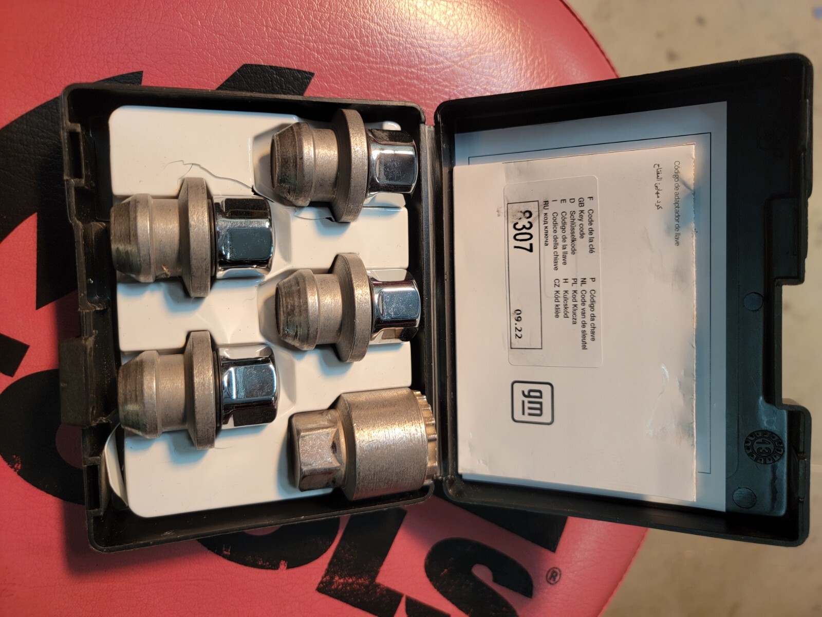 GM 85548789 GENUINE GM SECURITY WHEEL LOCK NUT KIT | eBay