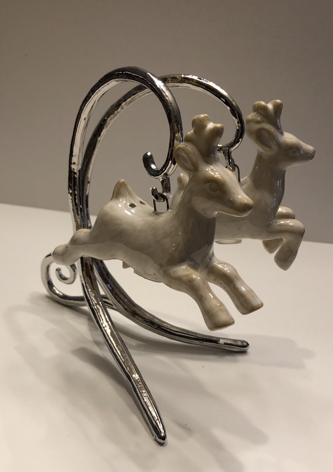 Pottery Barn Disc “Galloping Reindeer” Salt & Pepper Set w/Stand Free ...