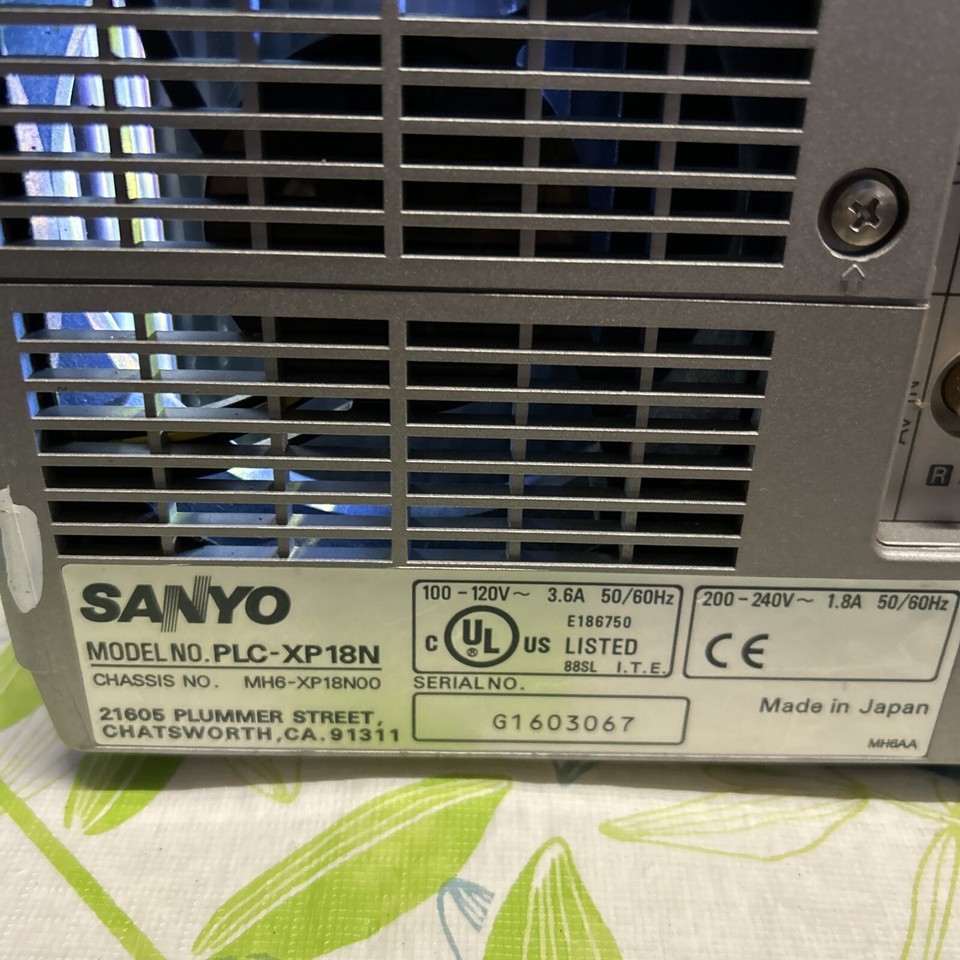 Sanyo Pro XtraX Multimedia Projector PLC-XP18N | eBay