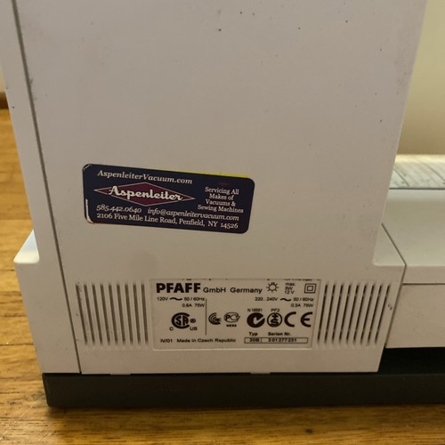 PFAFF Quilt Style 2042 Sewing Machine W/ Manual, Cover, Pedal ...