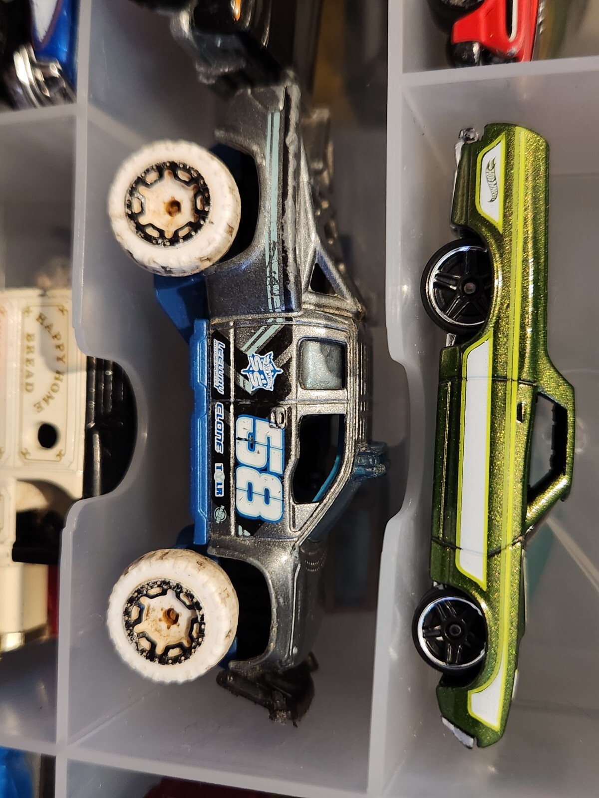 hot wheels & matchbox (case #60) FORD TRUCKS f-150 f-100 bronco ...