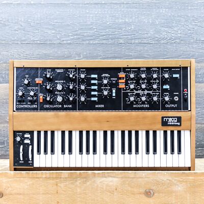 Moog Minimoog Model D Reissue 44-Key Analog Monophonic Synthesizer w ...