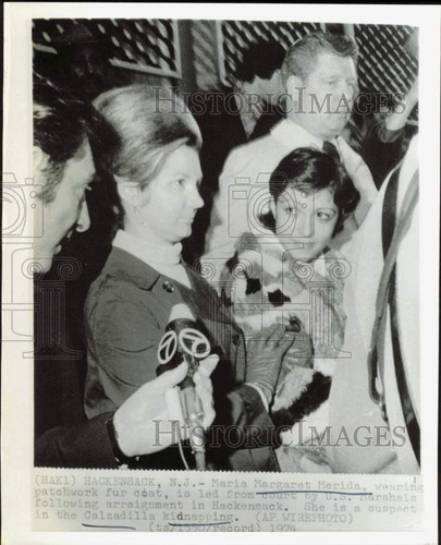 1971 Press Photo Marshals escort Maria Merida from Hackensack, New ...
