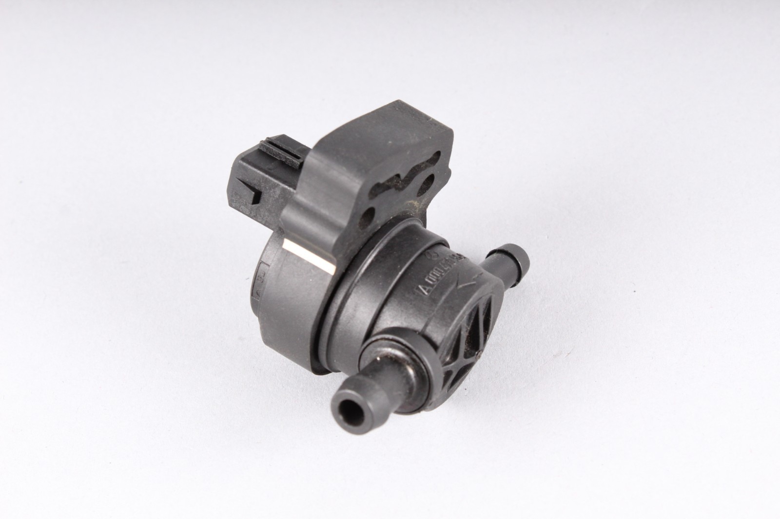 07-09 Mercedes W221 S550 CLS550 Fuel System Purge Valve 0004705593 OEM ...