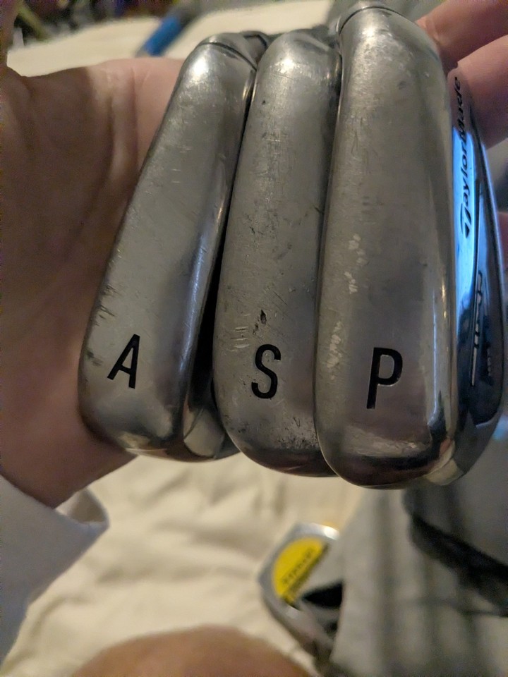 Right Taylormade sim2 max iron set.Wedge.pitching,approach,sand.regular ...