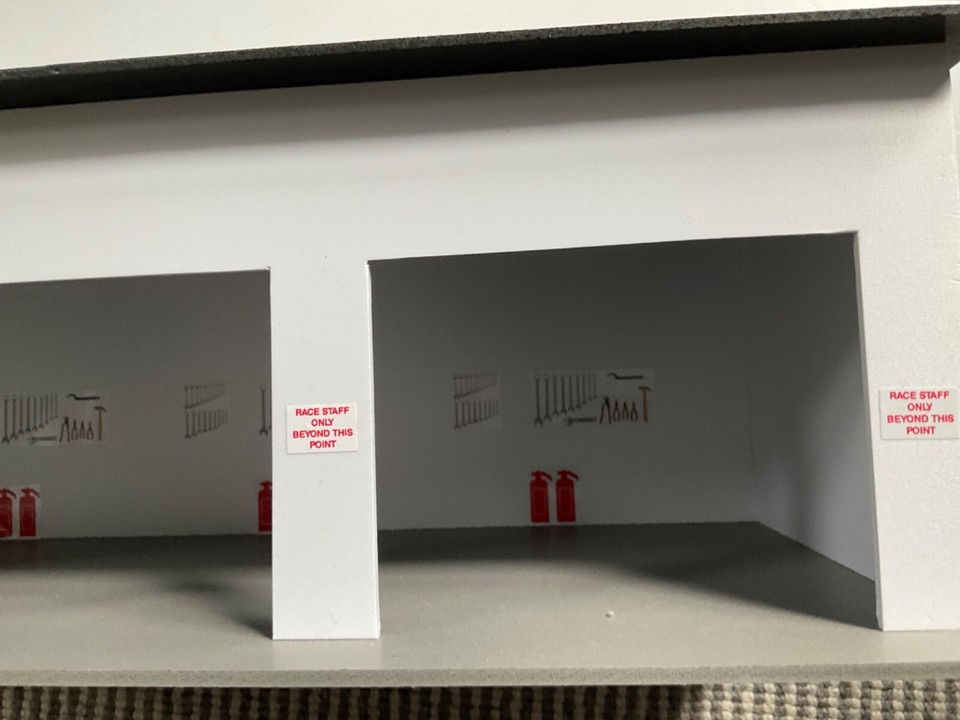 BRAND NEW - 1:32 Scale 3x Car Pit Garage Slotcar Building Scalextric ...