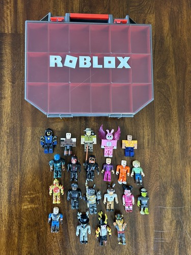 ROBLOX Two-Tiered Carrying Case with 21 Figures | eBay