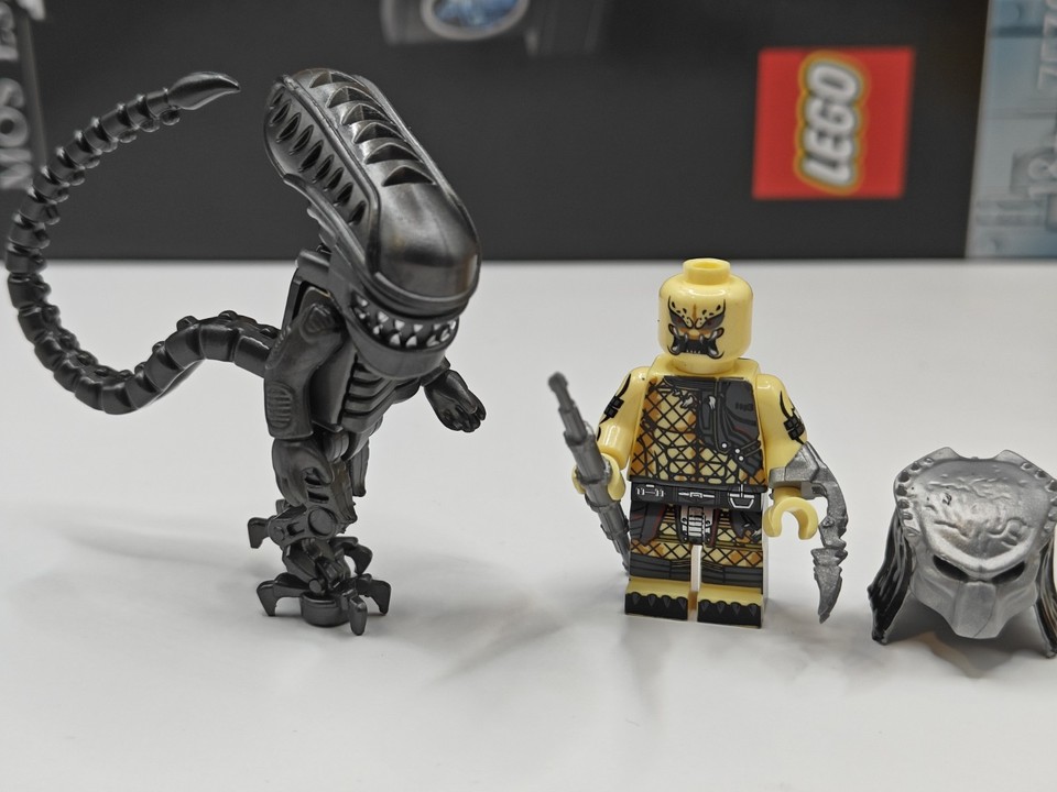 NEW Alien vs Predator: Xenomorph and Yautja Apex Hunter Custom Lego ...