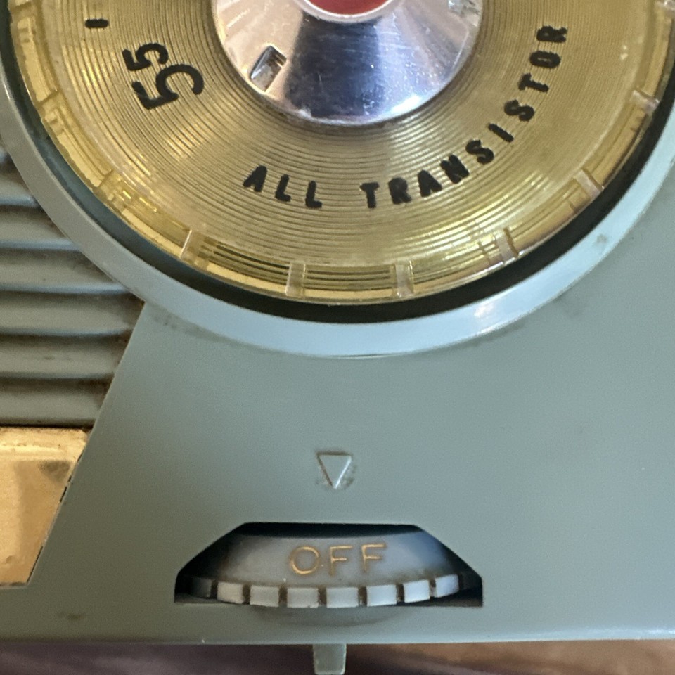 Vintage RCA Victor Tranischarg Super Transistor Portable Radio Tested ...