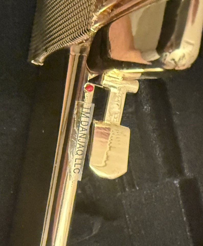 James Bond 007 - Golden Gun Scaled Prop Replica Factory Entertainment ...