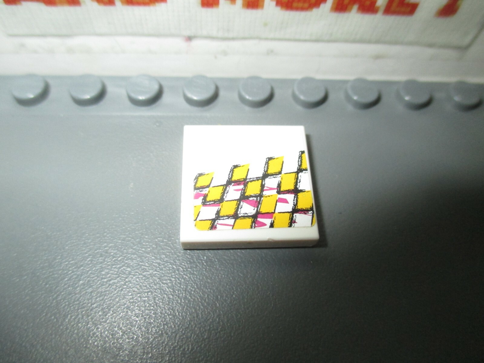 Lego - 1x Tile Decorated 2x2 Yellow Checkered Racing Pattern 8131 ...