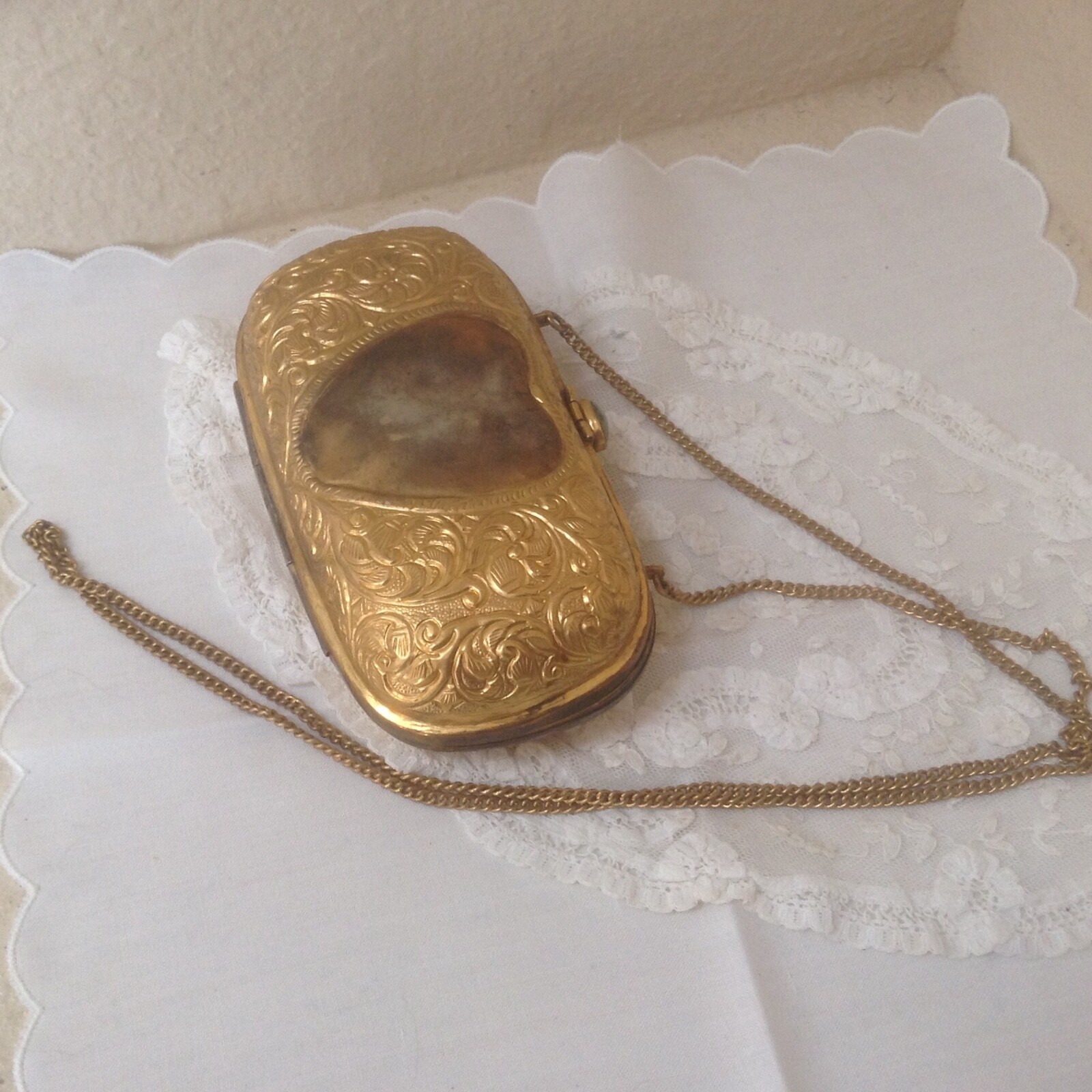 Antique Brass Purse With Shoulder Chain. - Gem