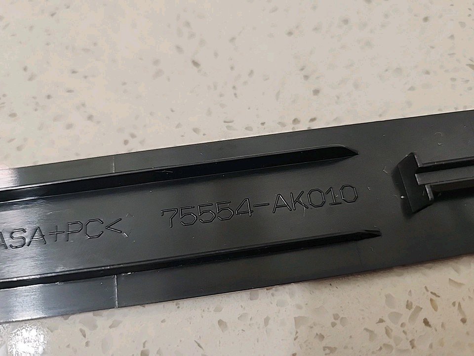 Toyota Tacoma Drip Molding Trim Black Front left Roof 75554-AK010 OEM ...