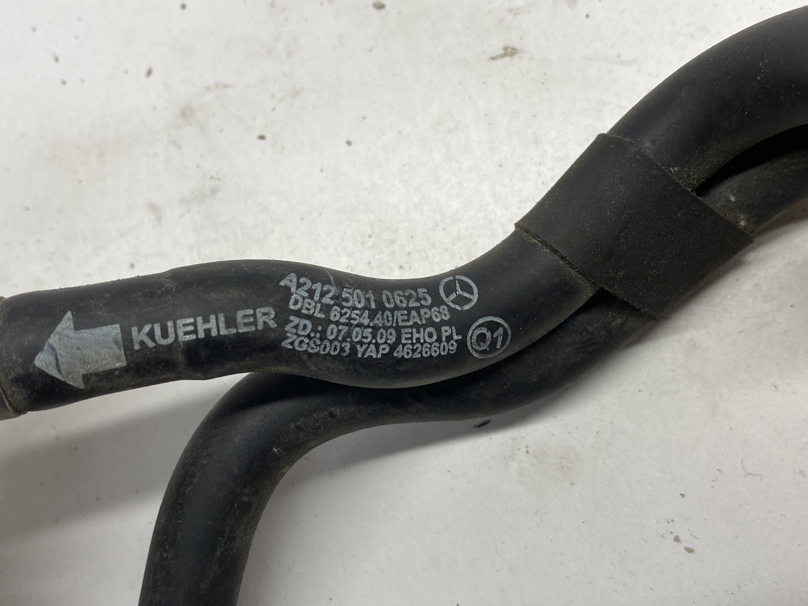 MERCEDES-BENZ CLS 2012 Right Cooler To Expansion Tank Bleed Line ...