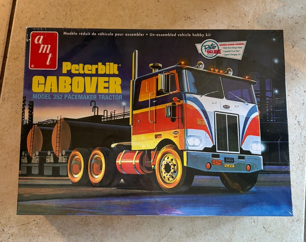 AMT 175906 Peterbilt Cabover 352 Pacemaker Tractor 1:25 Kit Factory ...