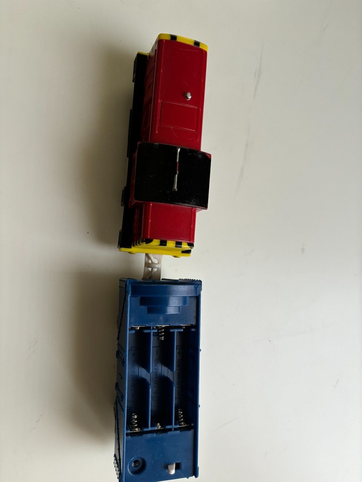 Thomas Trackmaster MOTORIZED TALKING Salty Thomas & TENDER Train READ ...