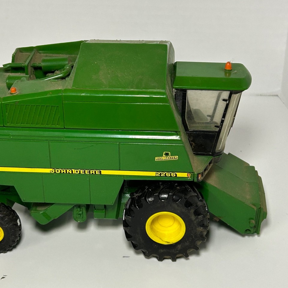 2000 ERTL John Deere 2266 Combine, 1/32 Scale Incomplete with Some ...