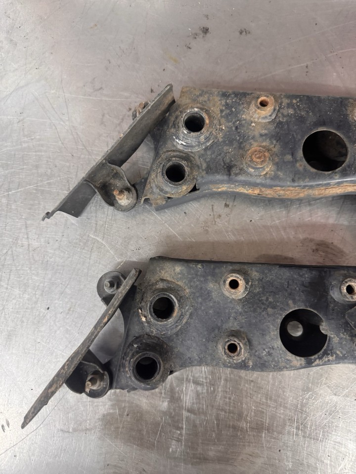 2006 NISSAN 350Z RIGHT PASSENGER REAR SUBFRAME CROSSMEMBER STAY BRACE ...