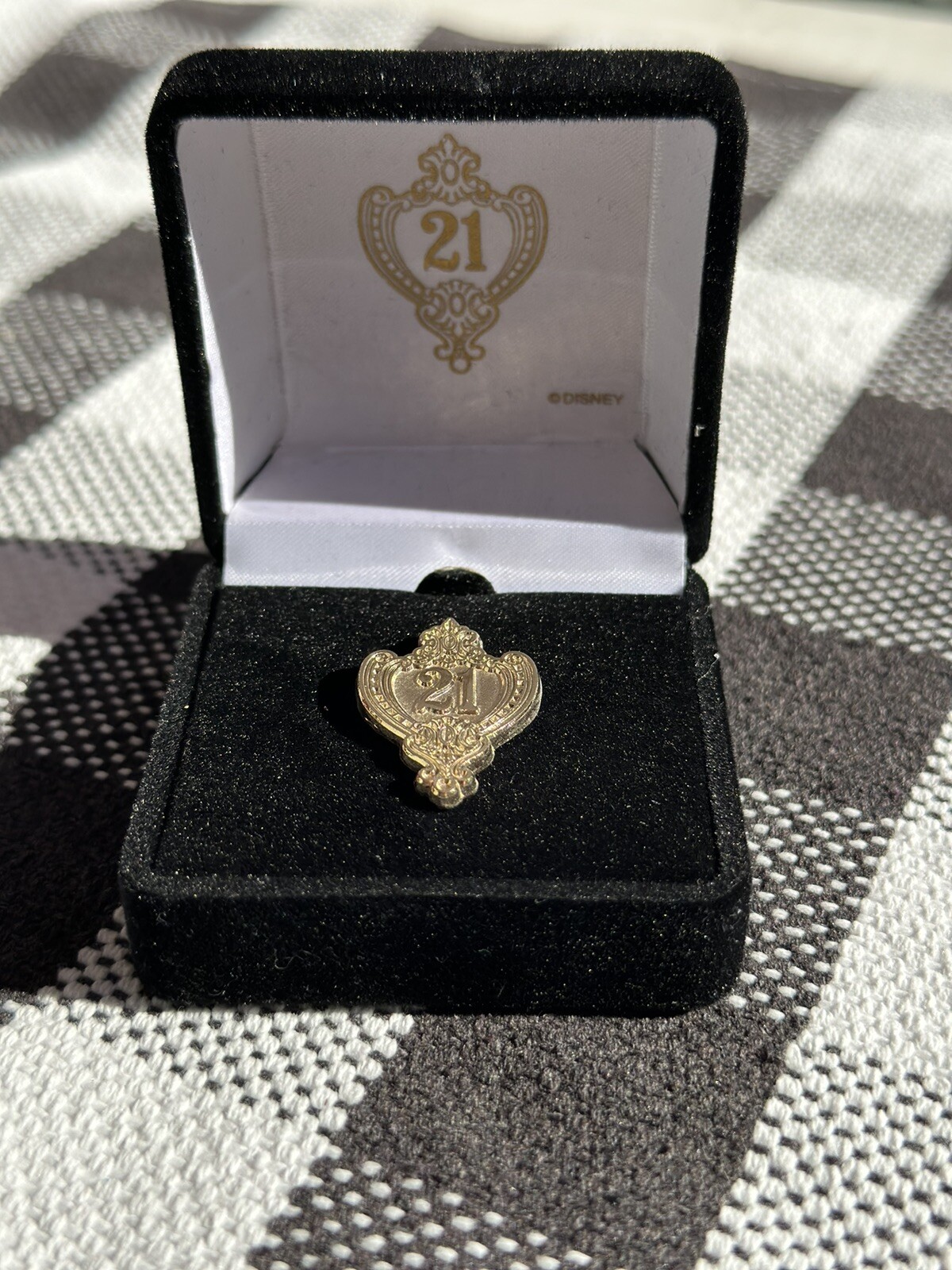 Disney 21 Royal Exclusive Pin - Bag - Collectible RARE - Disneyland | eBay