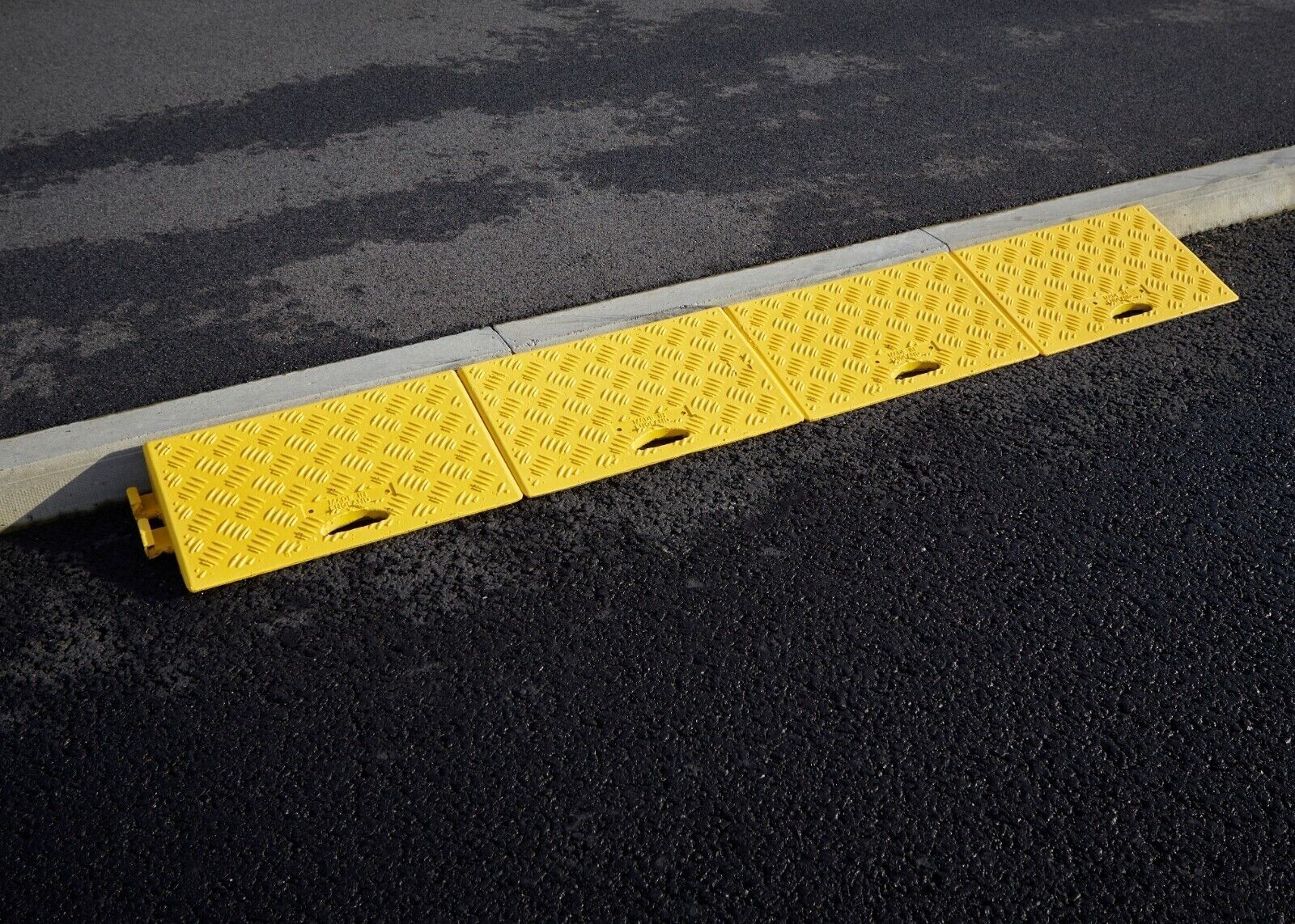 2 PACK - HEAVY DUTY Kerb Ramps YELLOW (Perfect for HGV use) - VERY HARD ...