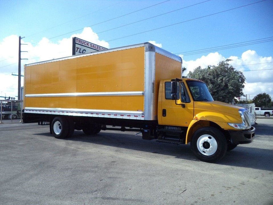 2019 International 4300 26FT DRY BOX TRUCK. 204484 Miles Yellow 6.7L ...