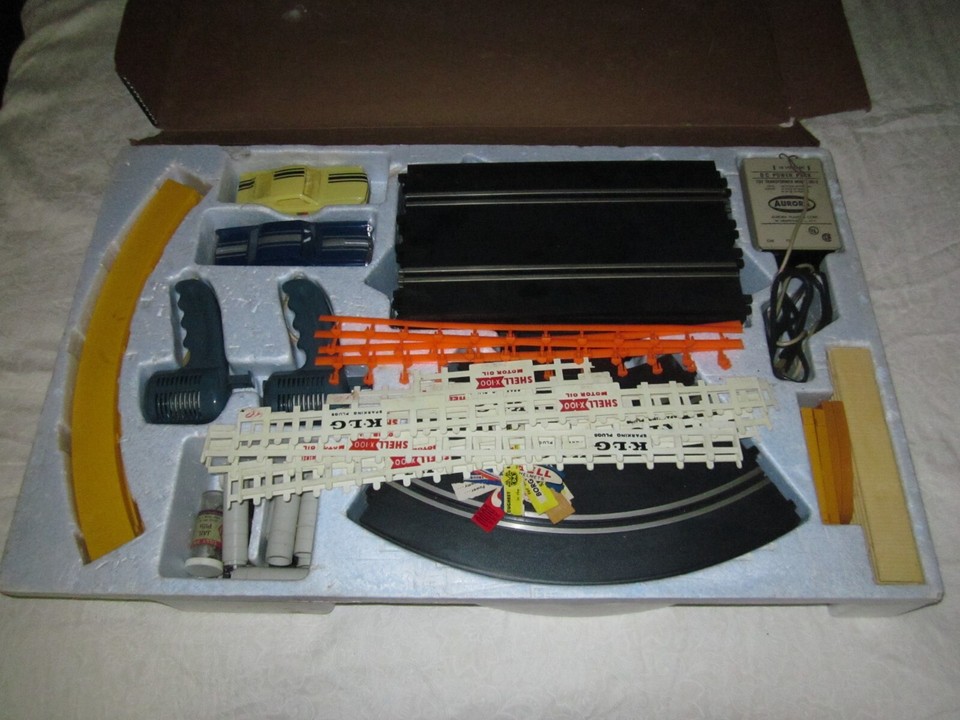 Vintage 1960s Aurora A.Jet 1:32 Slot Car Road Racing Set w/ Mustang ...